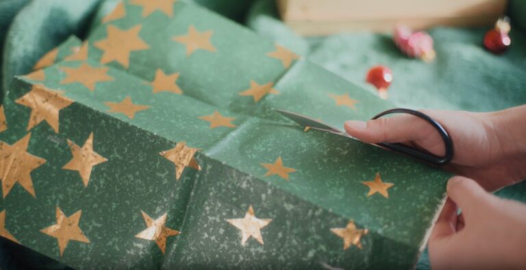 How to Make a Gift Bag Out of Wrapping Paper - DIY Tutorial